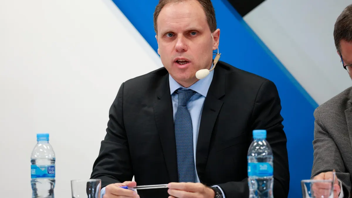 Daniel Lacalle, economista, contundente a la hora de romper el mito del ...
