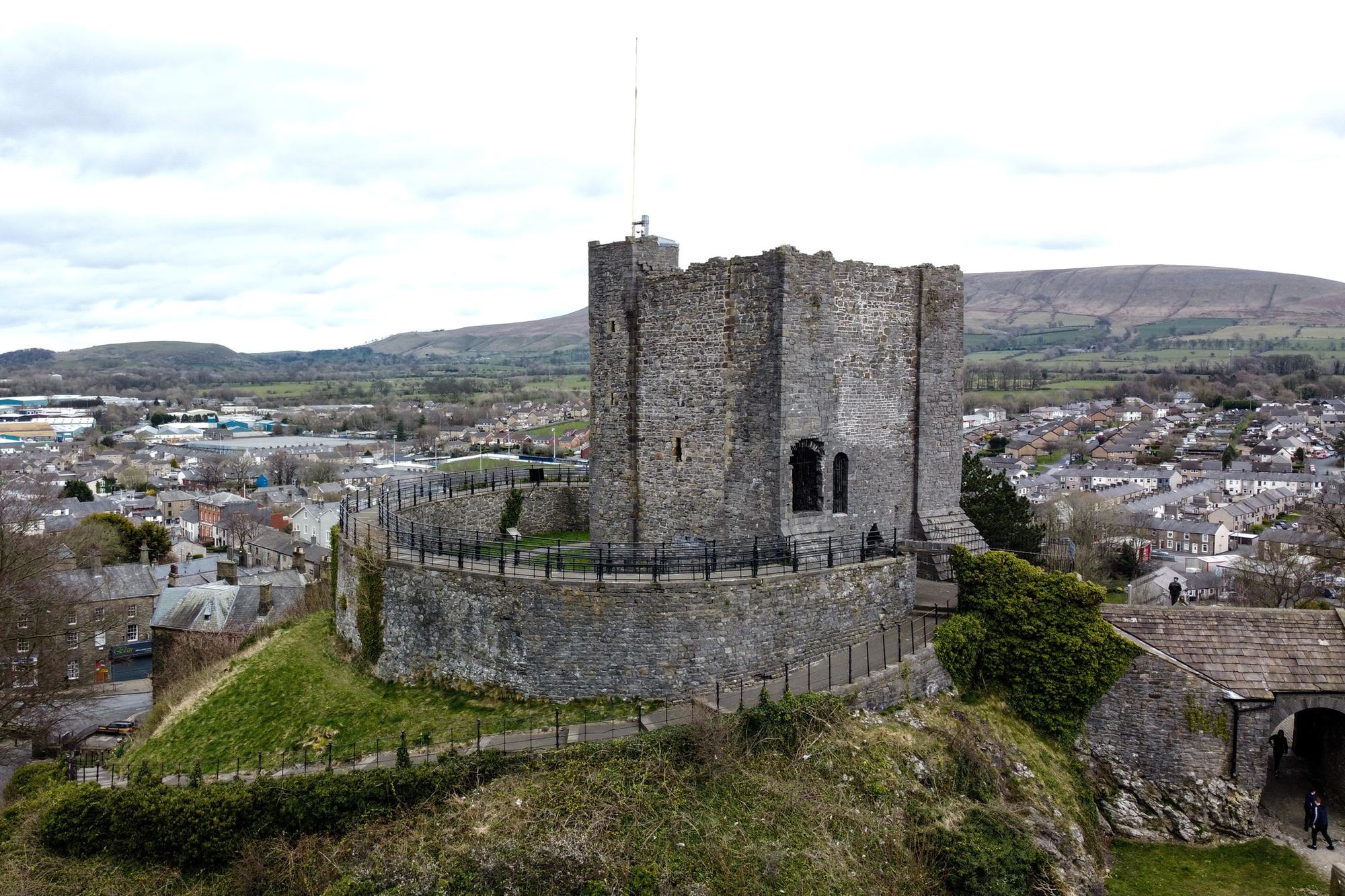 Clitheroe Town Wells Conservation Campaign holding guided walks as part ...