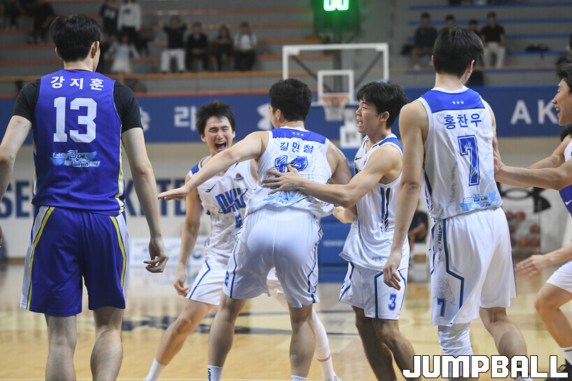 [포토] 단국대, 접전 끝 76-73으로 연세대에 승리