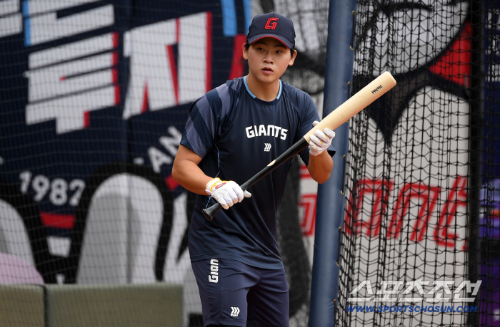 Lotte Park Chan-hyung repeats endless bunt more than anyone else ...
