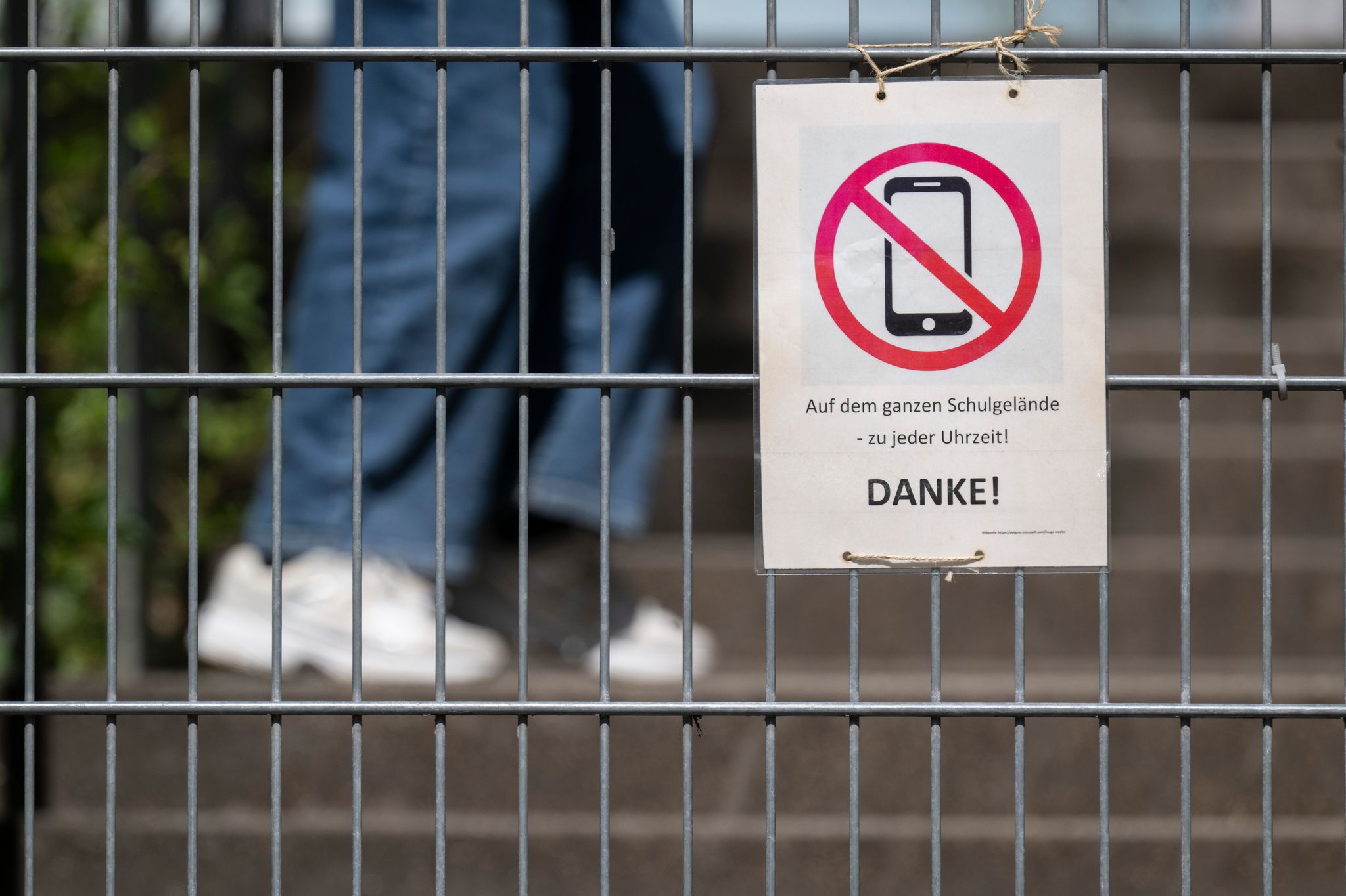Ministerium rät Grundschulen zu strikten Handyverboten