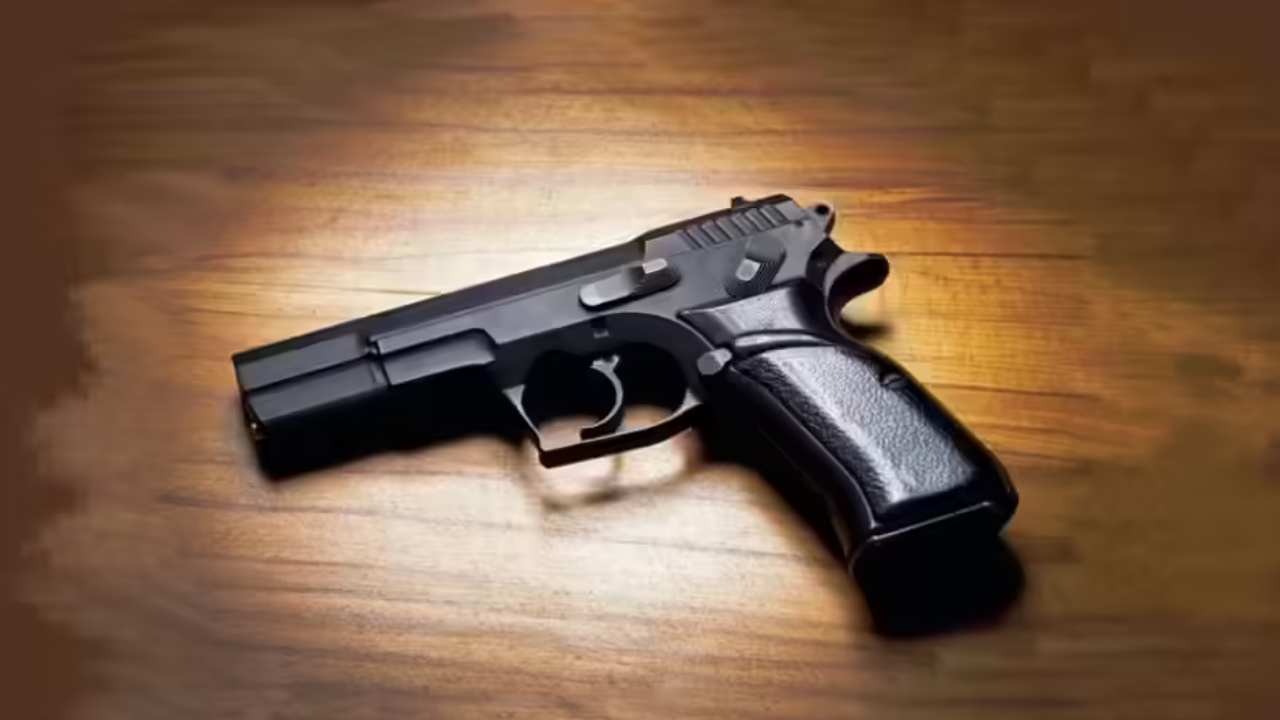 'Thak-thak' gang strike in Delhi: Cop’s pistol stolen from car in ...