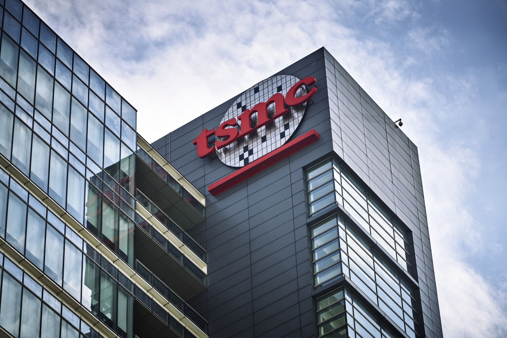 TSMC、8月は34%増収－AI半導体の世界的な需要継続示唆