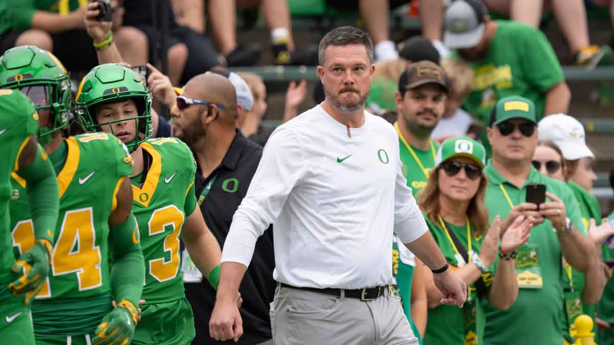 Oregon football QB Dante Moore gets bloody nose injury update from Dan ...