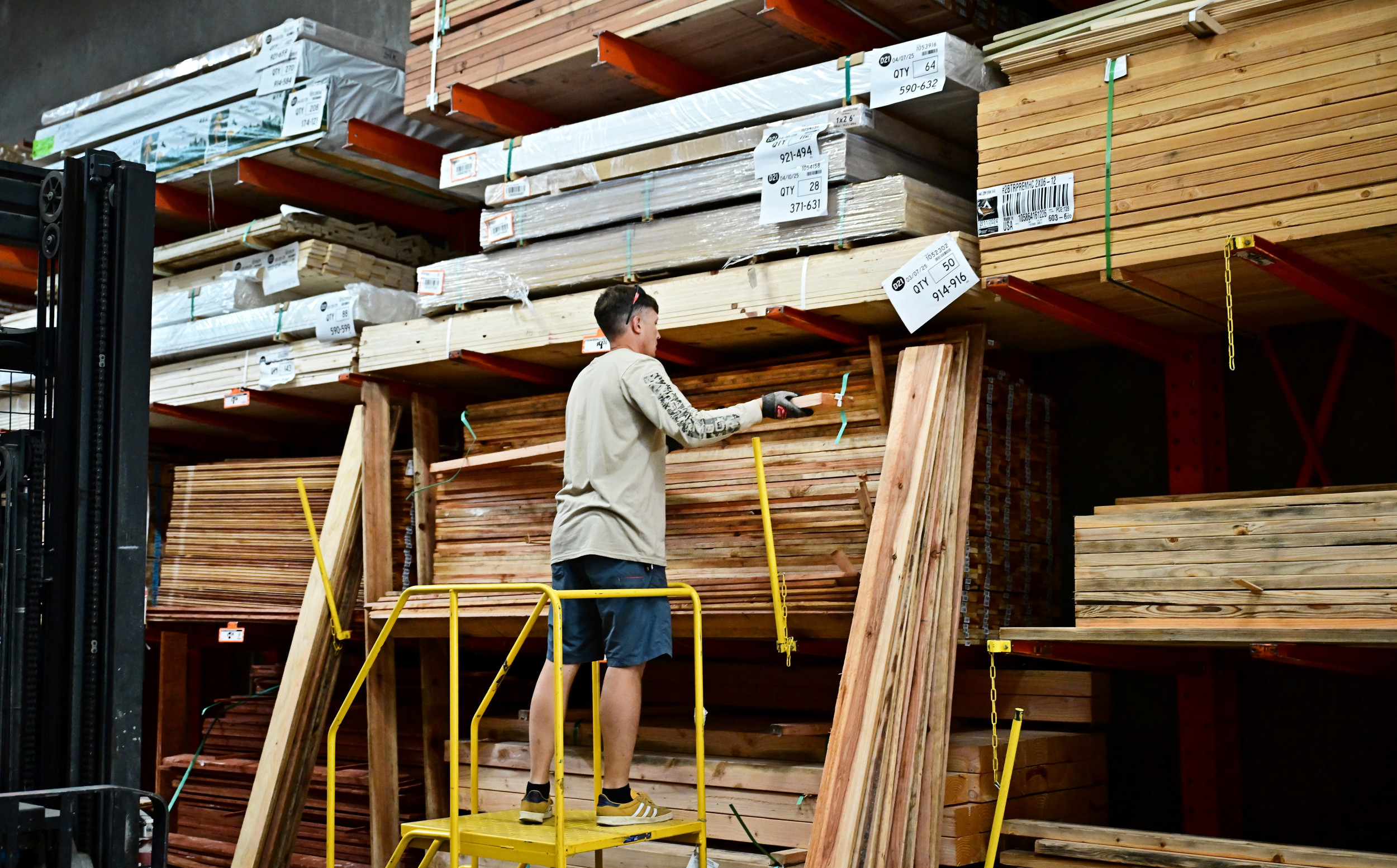 US housing market warning signal from lumber prices