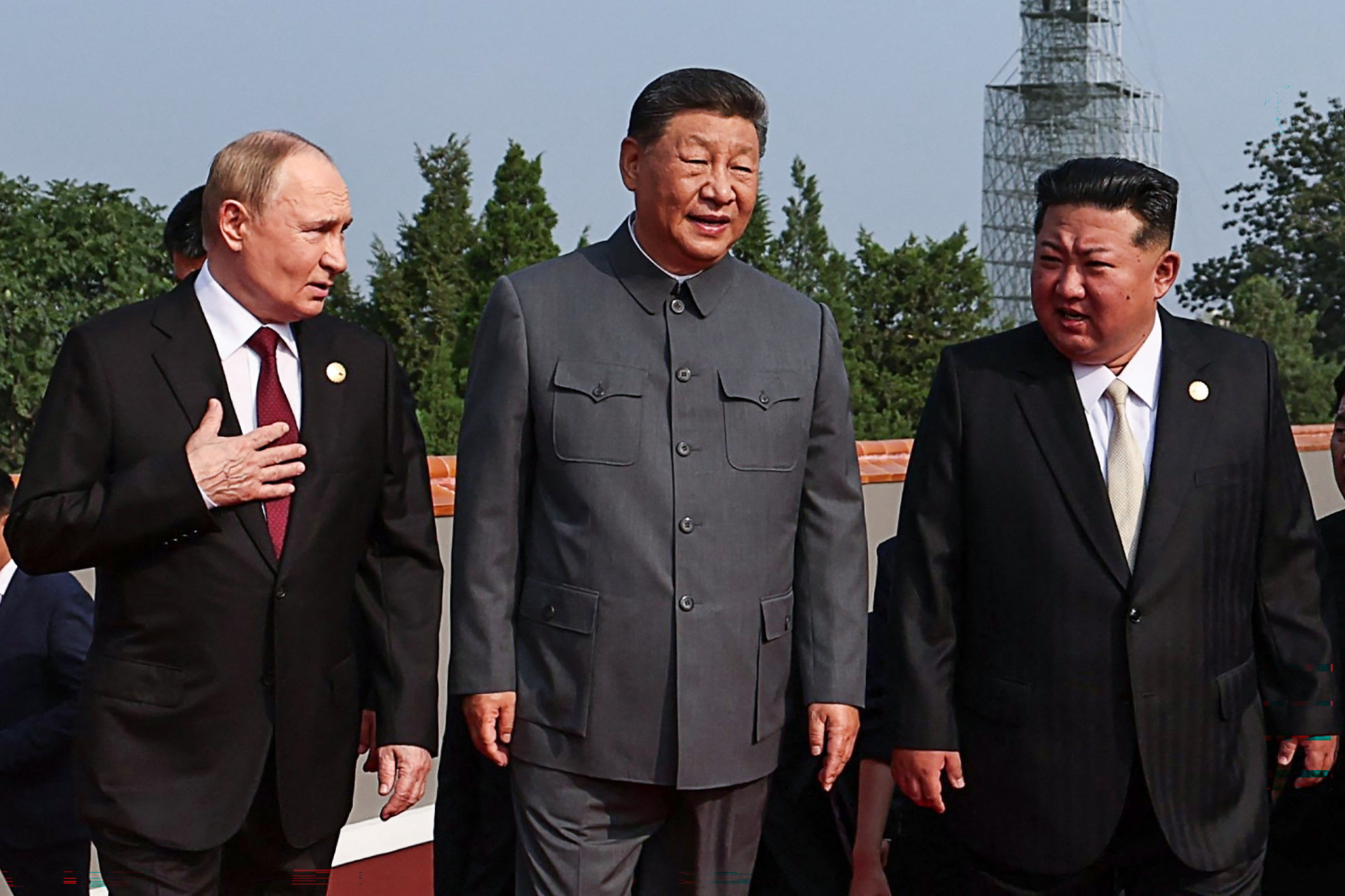 The strange security measures protecting the North Korean leader