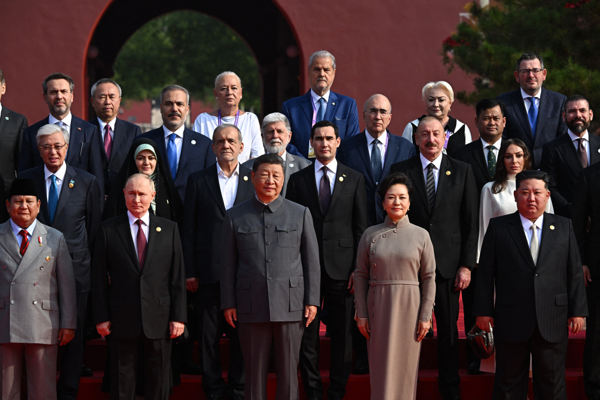 The strange security measures protecting the North Korean leader