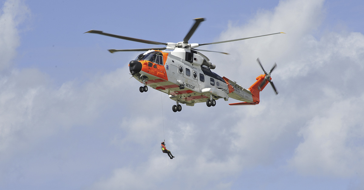 Climber With Broken Leg Left Stranded at 22,000ft as Rescue Efforts ...