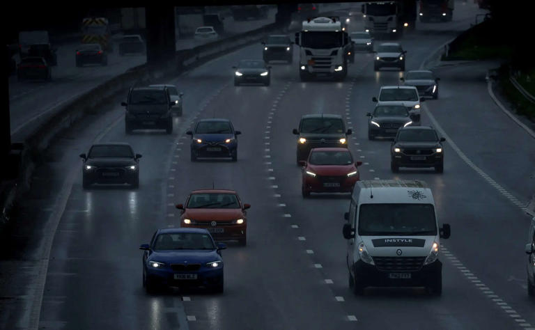 M23 motorway near Gatwick airport closed after ‘serious police incident ...