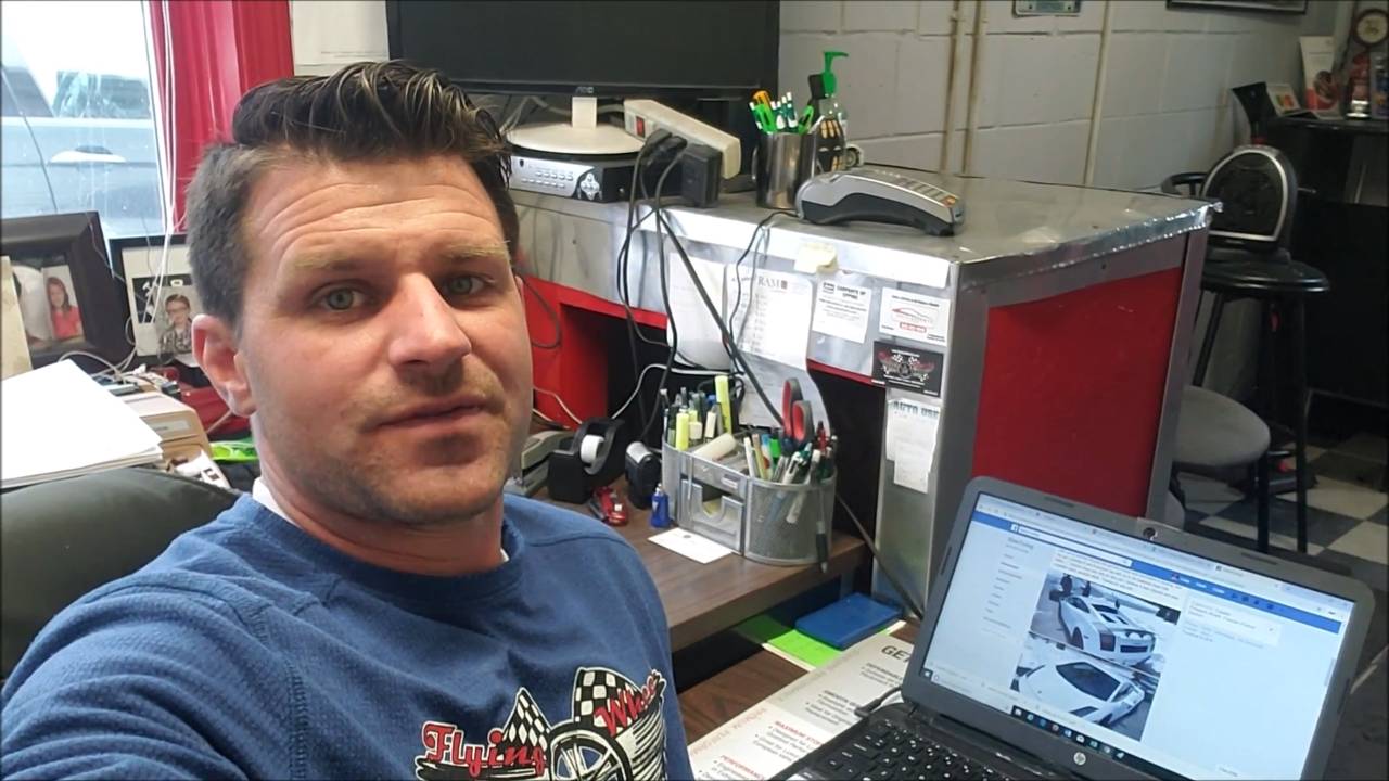 Trashed Lamborghini runs at dealer auction