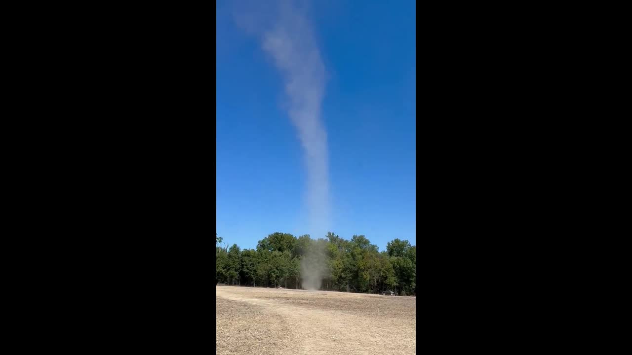 Dust devil forms and fades in Illinois, USA
