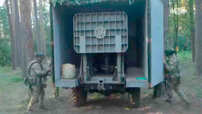 Video: Russen ontwikkelen 120 mm zelfrijdende mortier gebaseerd op de ...