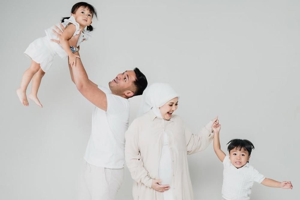 Hebat! 6 Artis Indonesia Ini Sudah Punya Tiga Anak di Usia 20-an