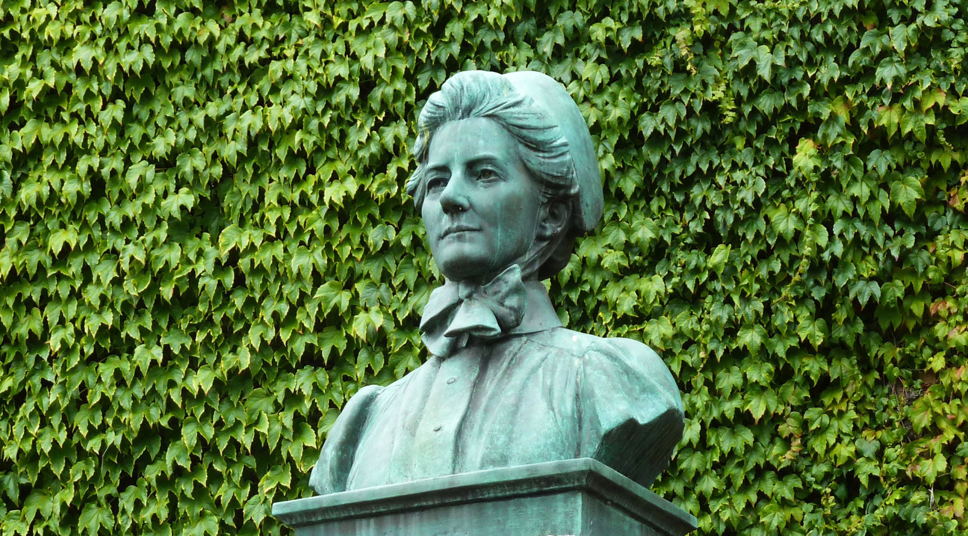 Who was Edith Cavell, and why was this nurse executed?