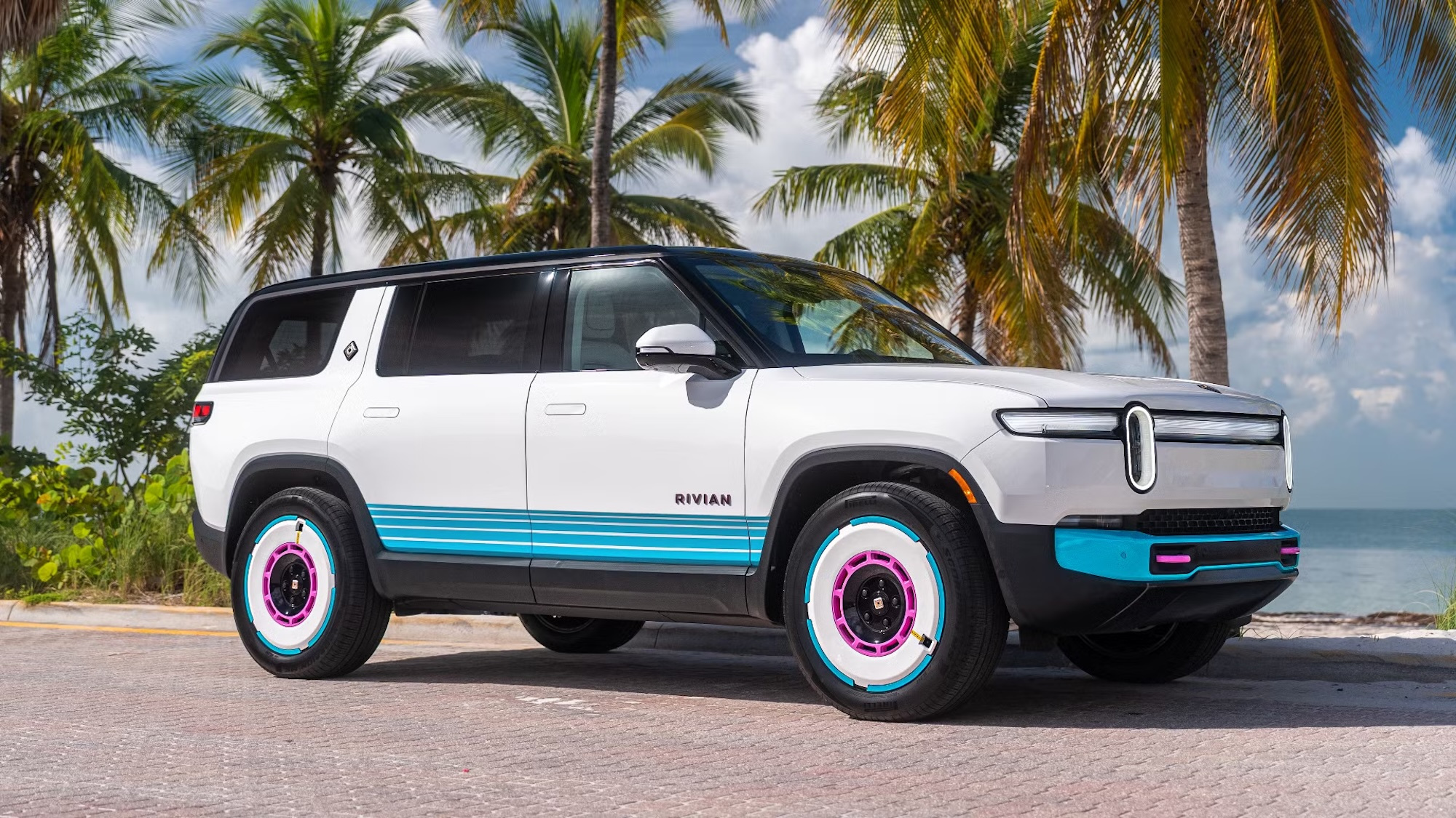 Un Rivian R1S à la saveur de Miami des années 80
