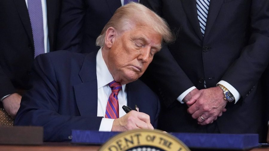 FDA sends warning letters, 100 cease-and-desist orders to drugmakers