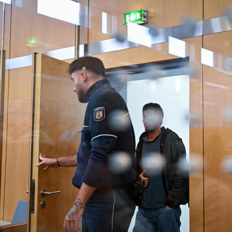 Drei Menschen auf Stadtfest getötet: Solingen-Attentäter muss ...