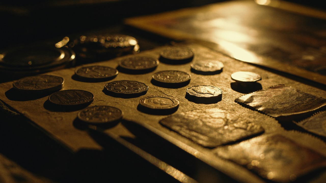 Secret stash of gold coins found that rewrites war history