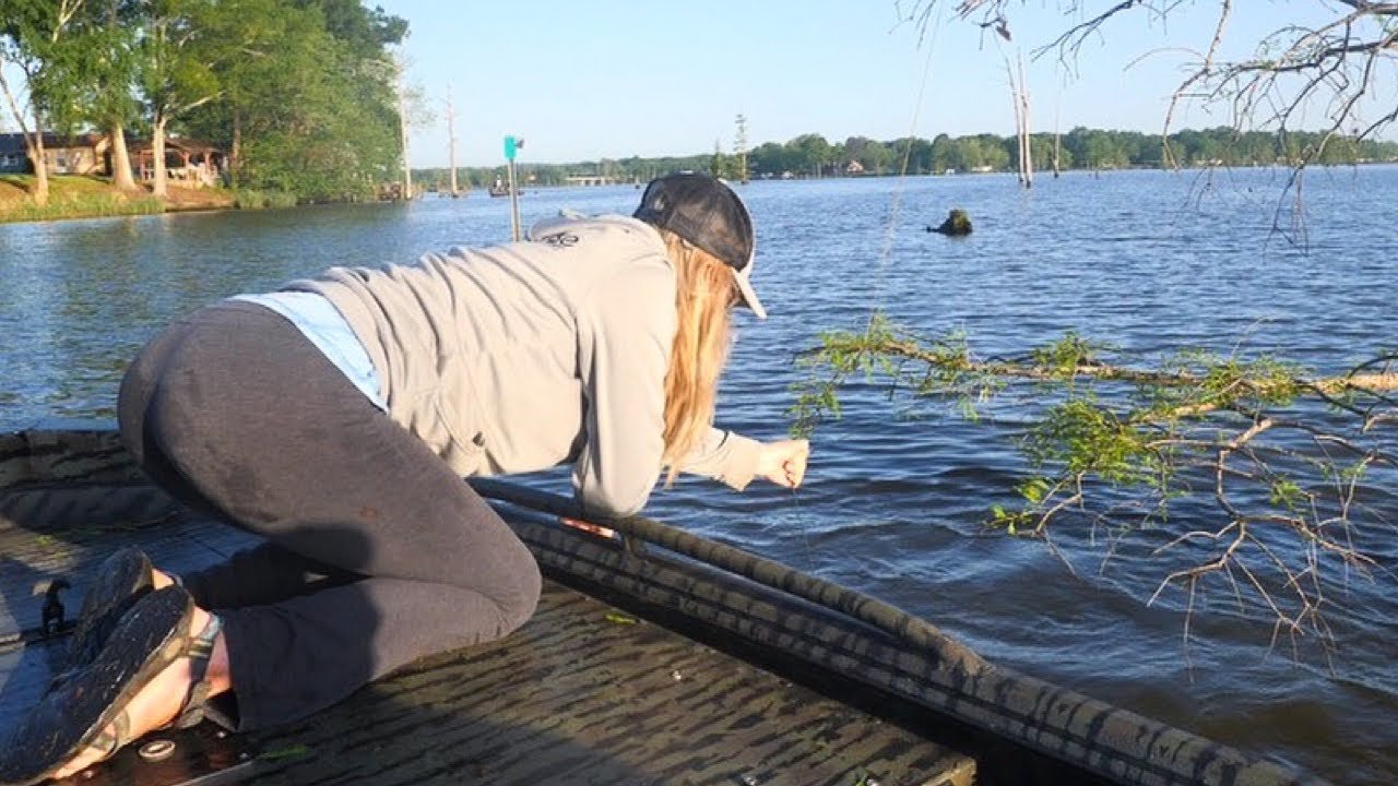 Using trees and giant baits lands epic lake monster catch