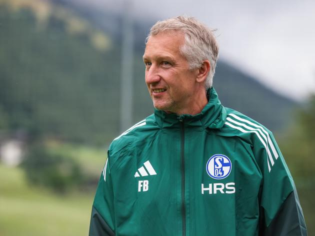 Schalke-Abgänge möglich: Frank Baumann lässt Transfer-Tür offen