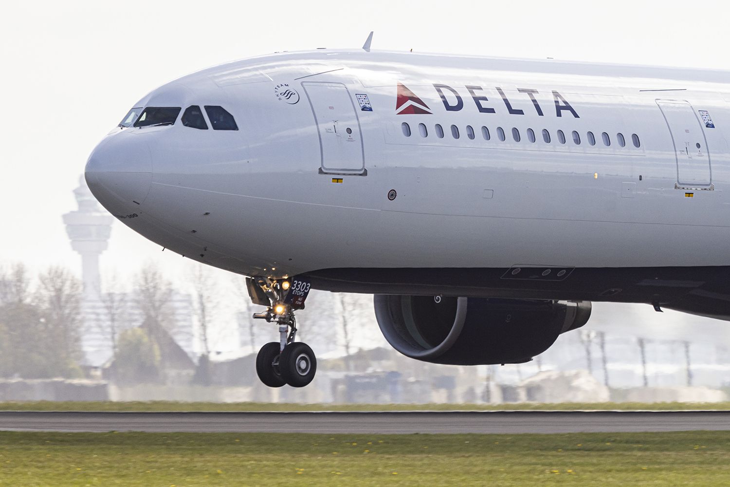 New Details Emerge After Passengers Were 'Thrown' Around Delta Flight ...