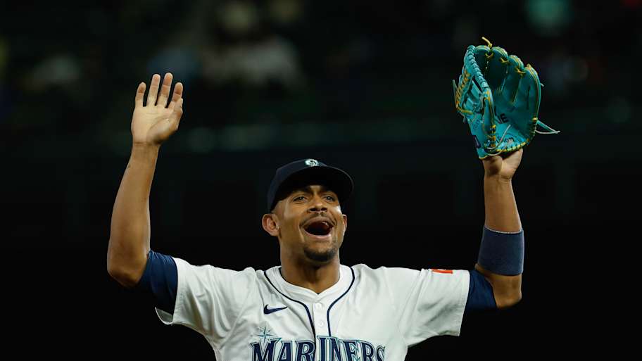 Mariners can't relax even as Rangers keep getting pummeled with bad ...
