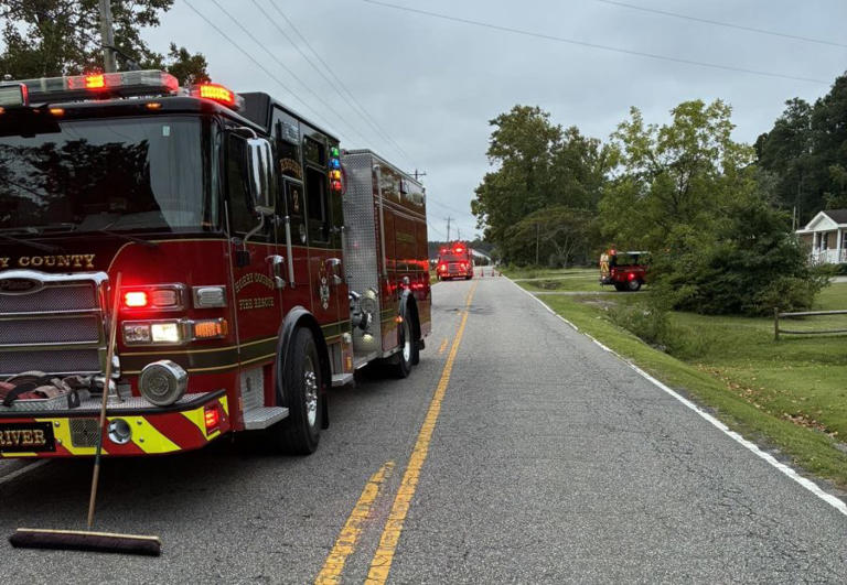2 hurt in Little River crash, Horry County Fire Rescue says