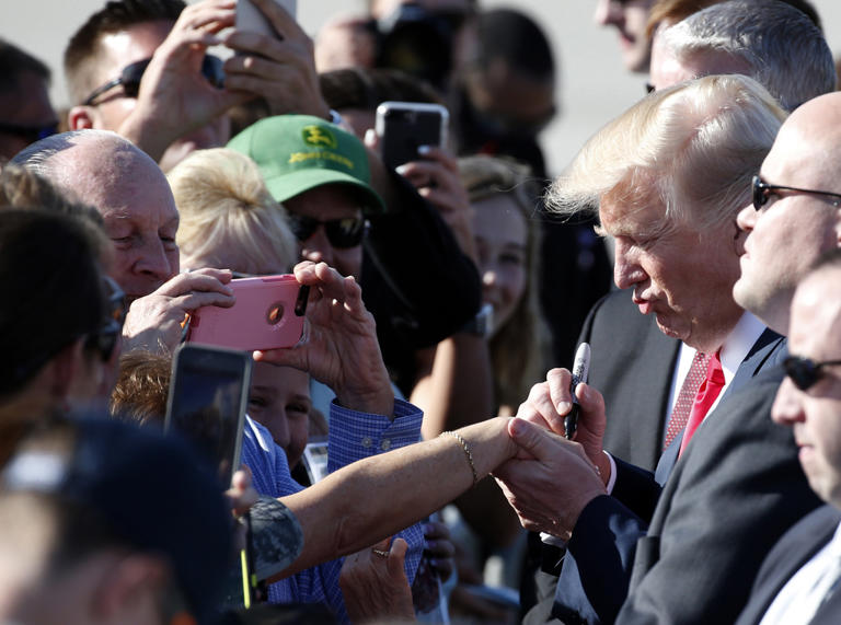 Trump's signature, a symbol of presidential power, is under new ...