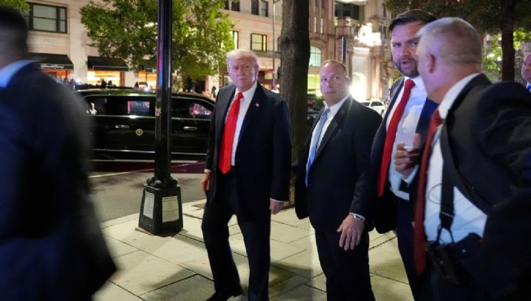 Así fue la broma de Donald Trump a comensales tras sorprenderlos en ...