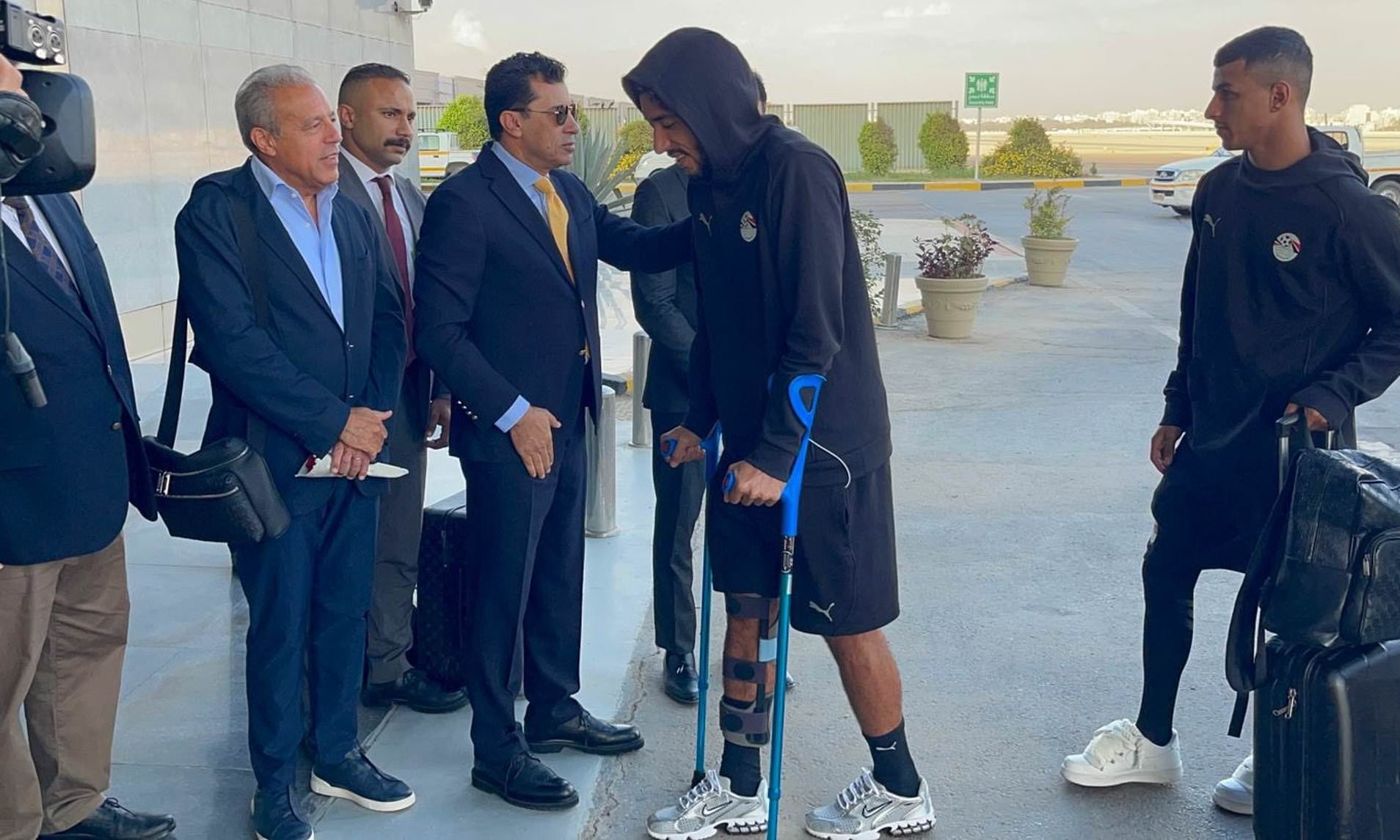 Pep Guardiola faces nervous wait over star man's fitness with Man City ...