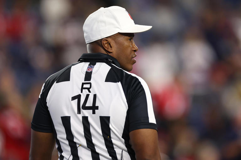 NFL referee assignments: Veteran ref Shawn Smith to work Saints-49ers
