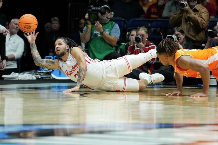 UH basketball schedule includes games against Auburn, Tennessee and ...