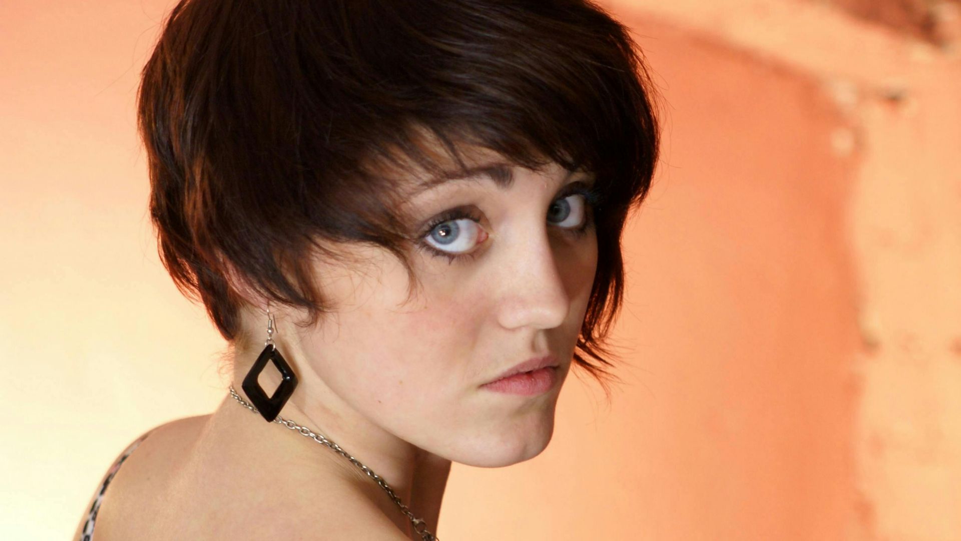 10 Outdated Women's Hairstyles & 10 Timeless Looks Everyone Can Rock