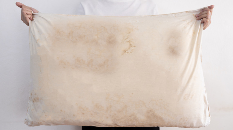 The Simple Tip You Need To Make Yellow-Stained Pillows Look Like New Again