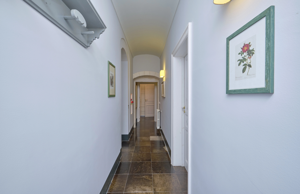 15 Tasteful Accents That Elevate Your Hallway
