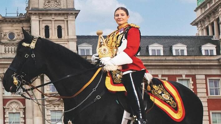 Sie ritt bei König Charles' Krönung mit: Erste weibliche Elite ...
