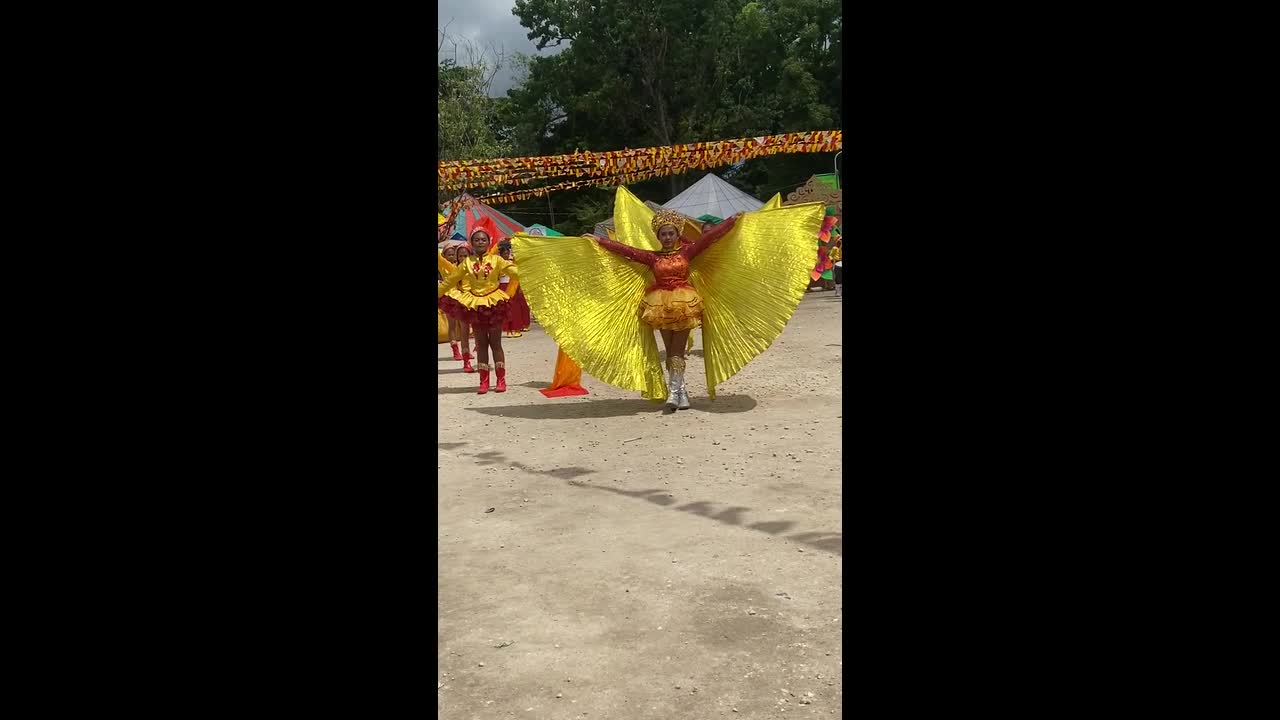 Students collapse under scorching heat during band competition
