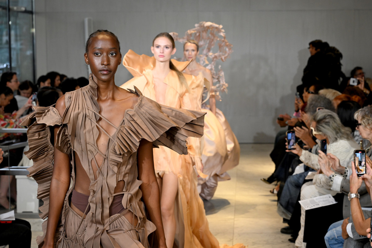 See the Standout Looks From Student Designers at FIT's 2025 MFA Fashion ...