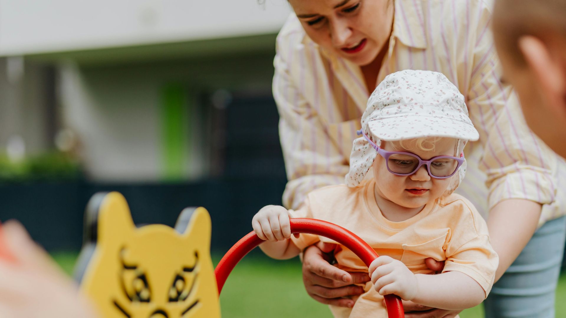 20 Signs That Other Parents Are Avoiding You