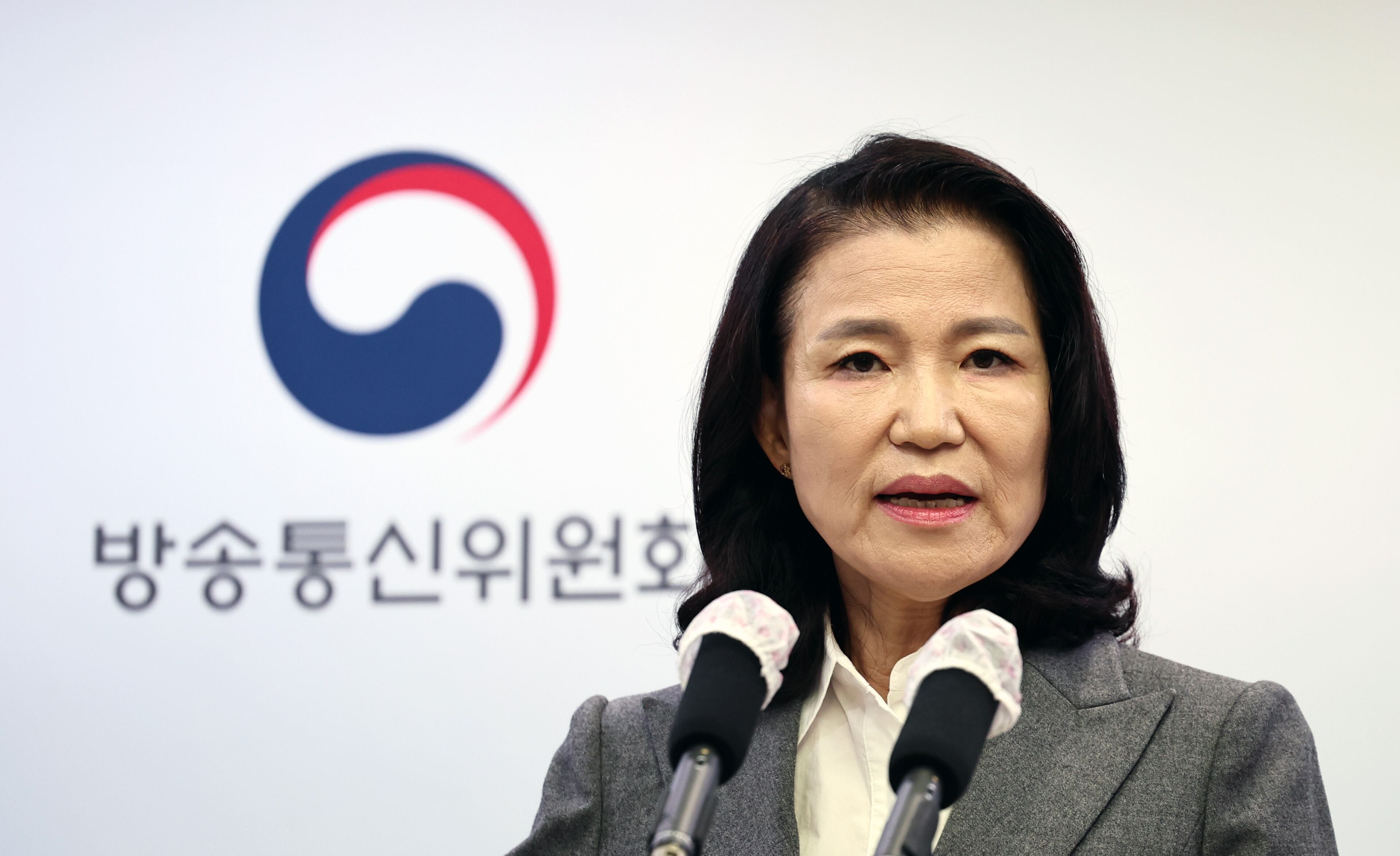 Editorial: Government Reorganization to Oust Lee Jin-sook Unconstitutional