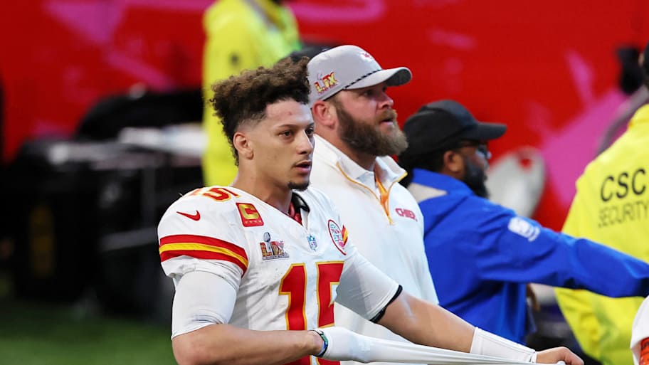 Chiefs' Patrick Mahomes Takes Big Hit Heading into Week 2