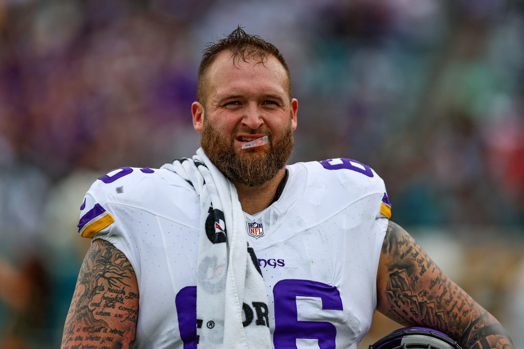 As Lucas Patrick lands on IR, the Bengals turn to new right guard ...