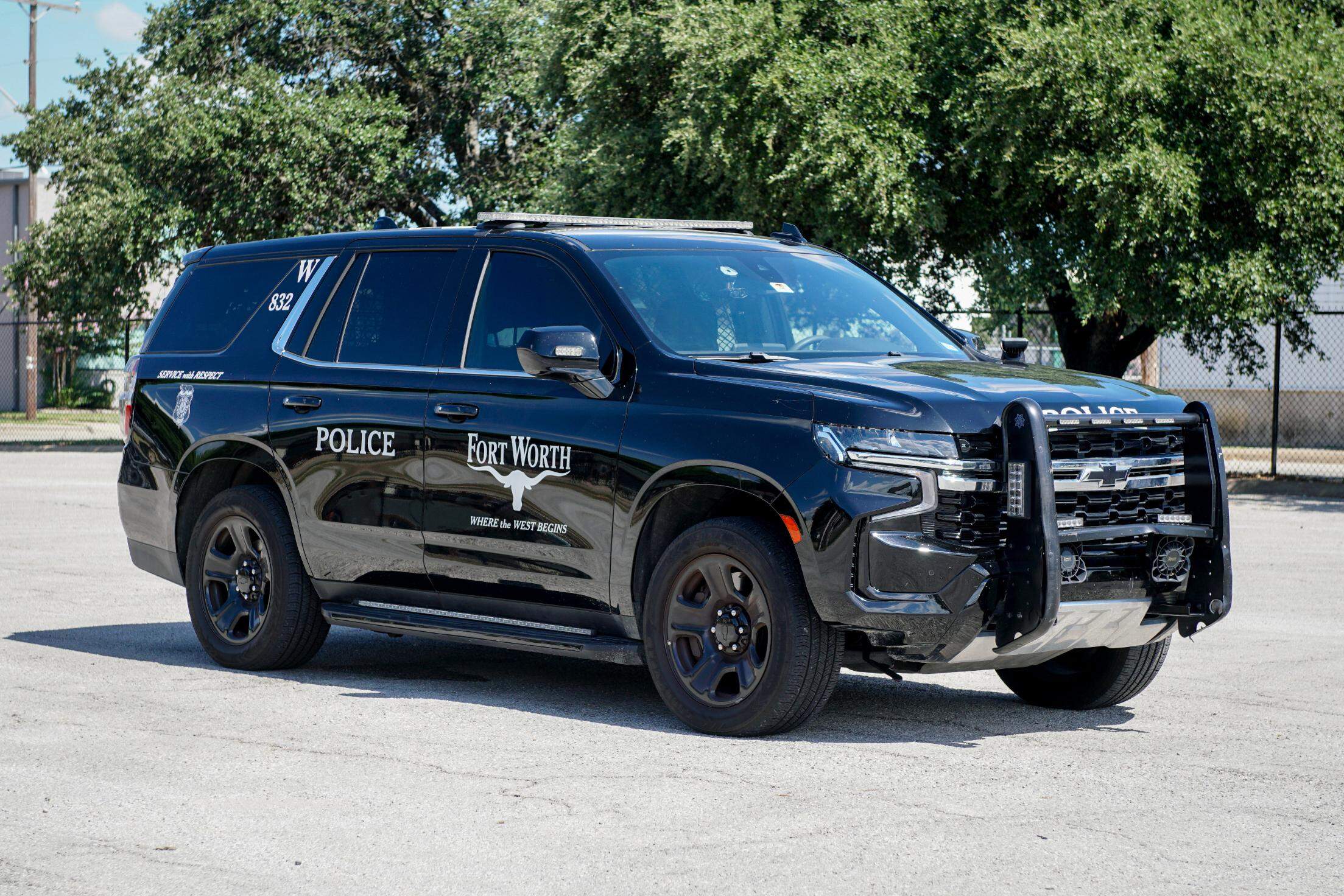 Fort Worth police chase in West 7th district leads to arrest of 18-year ...
