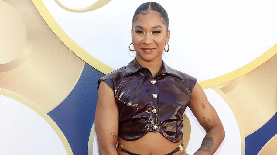 4-foot-11 Jordan Chiles poses with Knicks fan A-lister almost as tiny ...