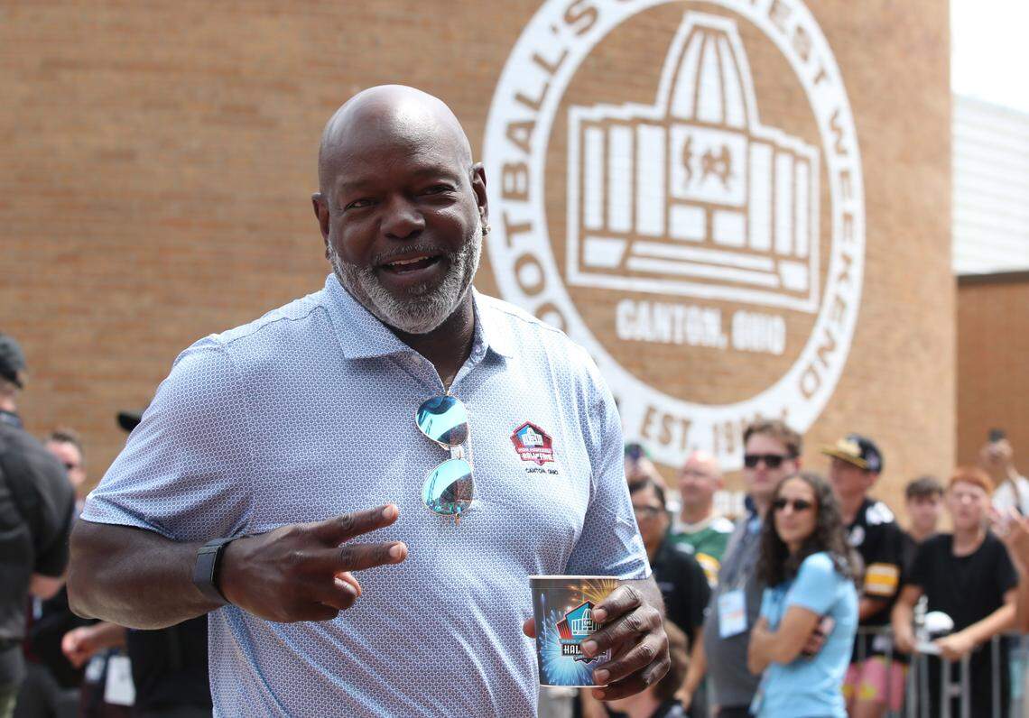 Cowboys Hall of Famer Emmitt Smith sues over losses in alleged Ponzi scheme