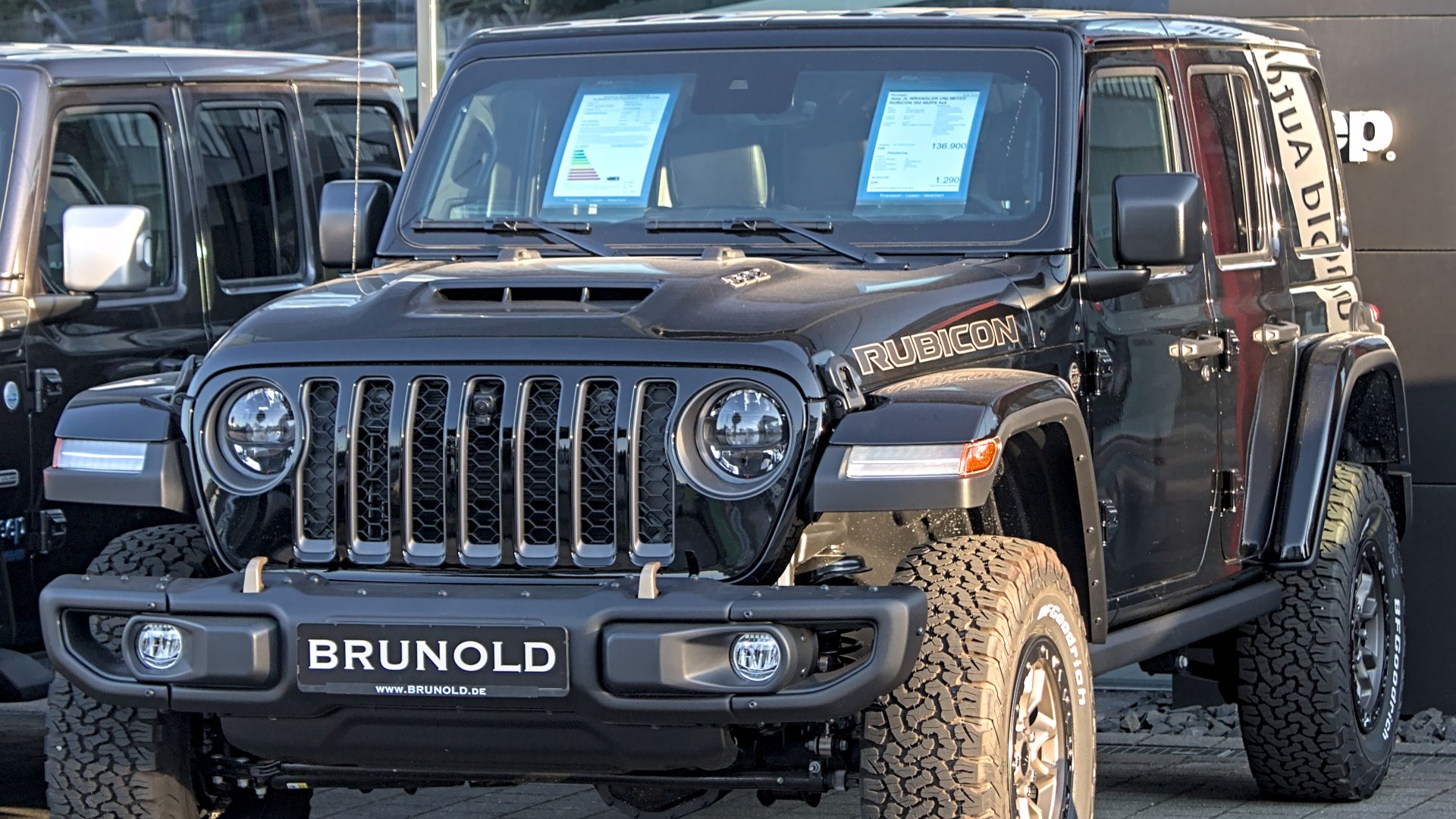 The 10 Worst Cars For Short Drivers & 10 Better Options