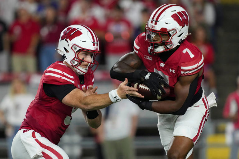 Transfer quarterback among 5 Badgers to know entering Week 3 vs. Wisconsin