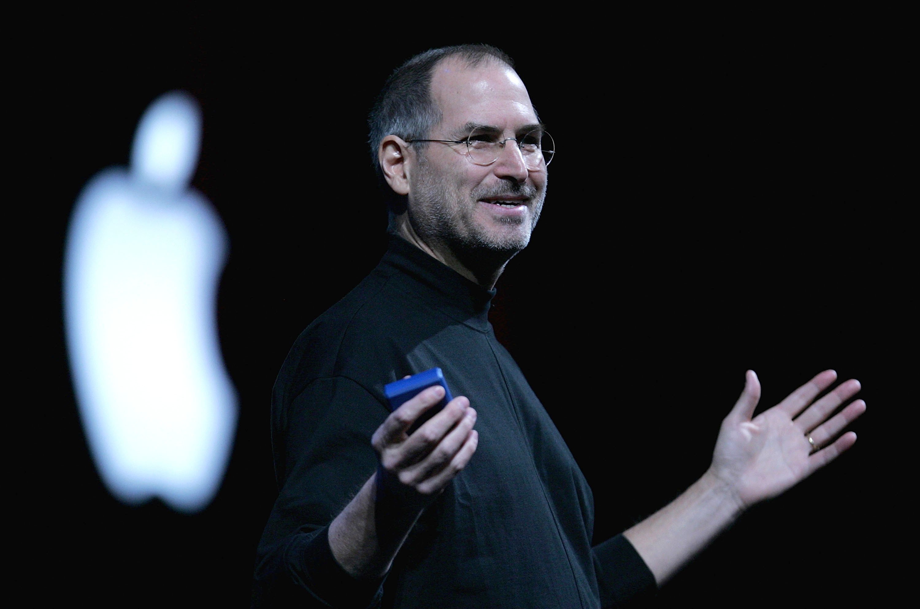 Frustrated Apple fans are sharing old Steve Jobs keynote clips