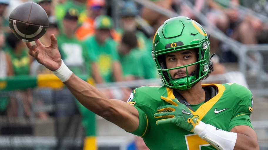 Why Quarterback Luke Moga's Play Should Excite Oregon Ducks Fans