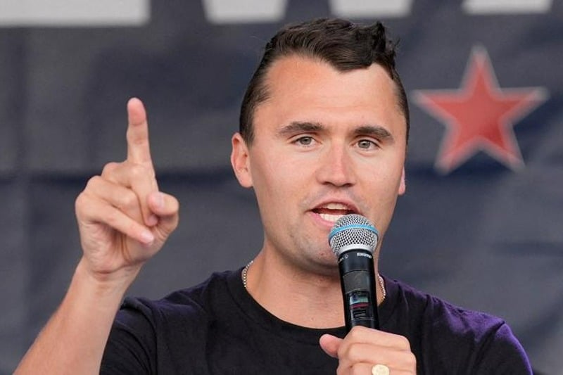 Meurtre de Charlie Kirk : la police diffuse des photos d’un suspect et ...